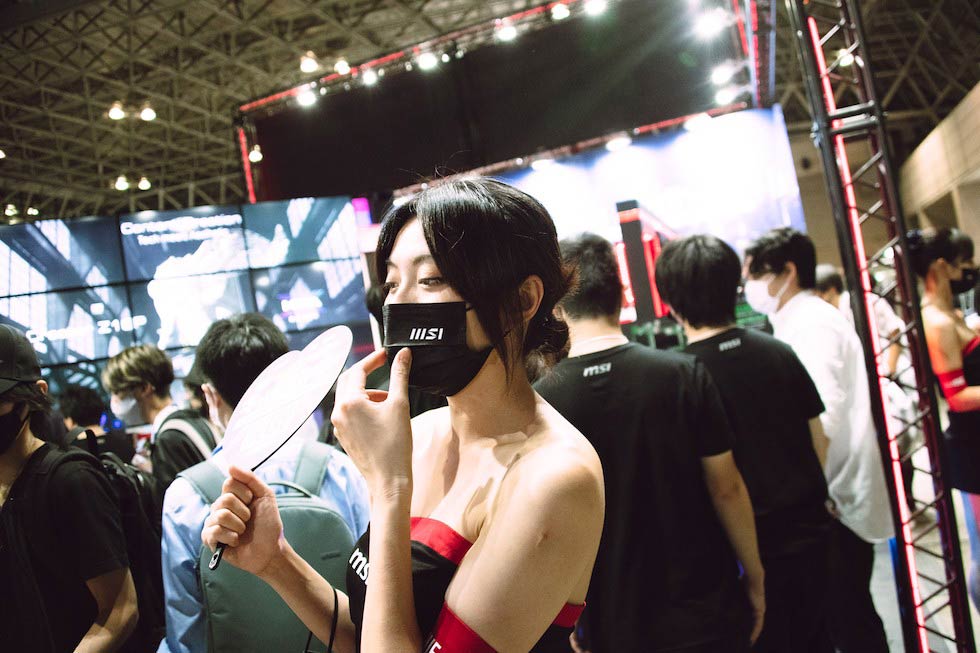 冗舌な視線 マスク時代のコンパニオン（MSI編）【TGS2022】：日経クロストレンド