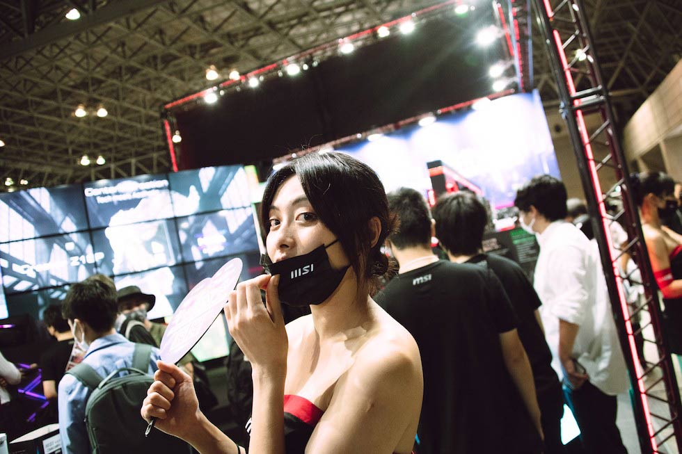 冗舌な視線 マスク時代のコンパニオン（MSI編）【TGS2022】：日経クロストレンド