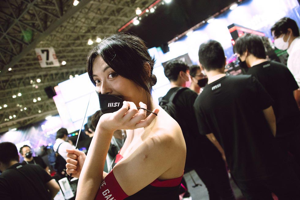 冗舌な視線 マスク時代のコンパニオン（MSI編）【TGS2022】：日経クロストレンド