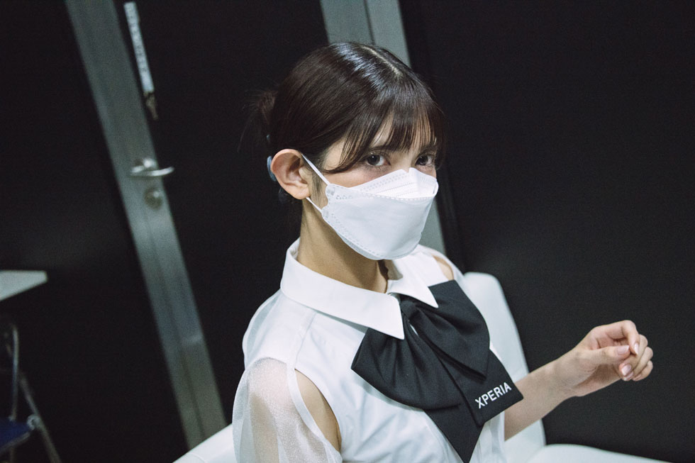 「控室」へようこそ マスク時代のコンパニオン（Xperia編）【TGS2022】：日経クロストレンド
