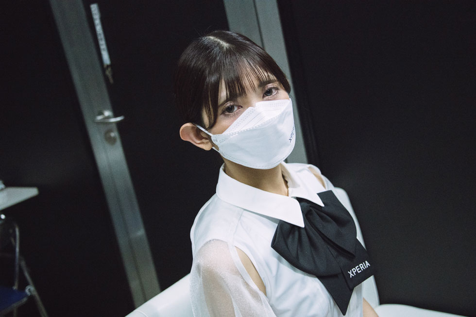 「控室」へようこそ マスク時代のコンパニオン（Xperia編）【TGS2022】：日経クロストレンド
