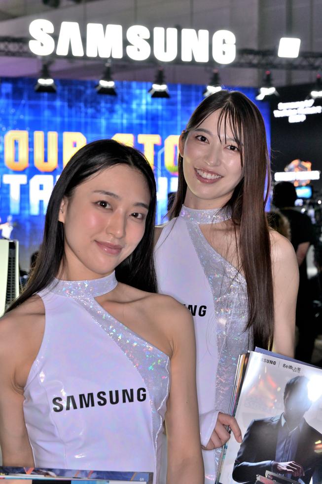 涼やか女子＆キャラの「残暑お見舞い申し上げます」（1）【TGS2023】：日経クロストレンド