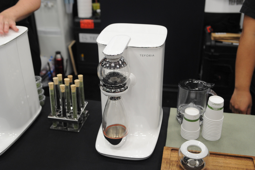 全自動ティーマシン「Teforia」：日経クロストレンド